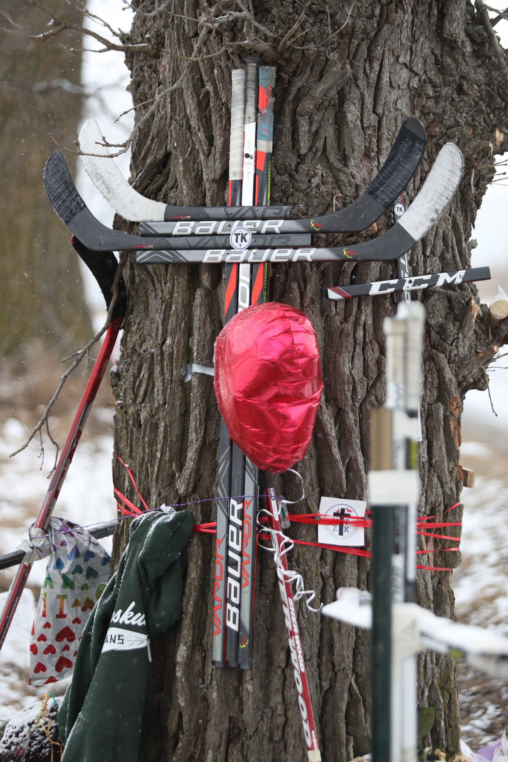 PHOTO GALLERY: Memorial For Teens Killed In Car Crash - KFIZ News-Talk ...
