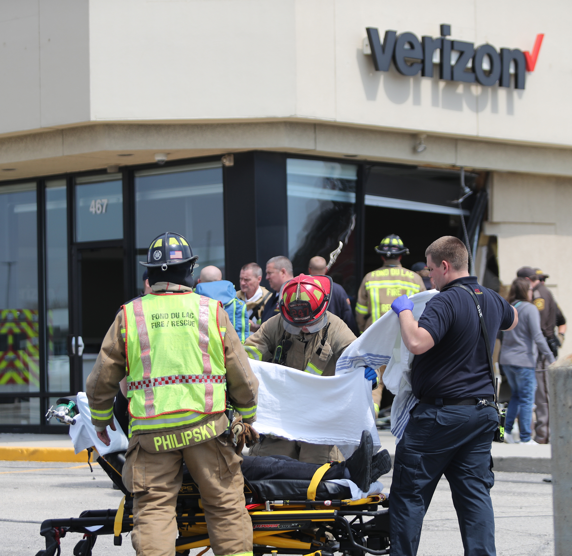 PHOTOS: 8 injured, 1 Critical At Car Vs Building Crash At Verizon Store ...