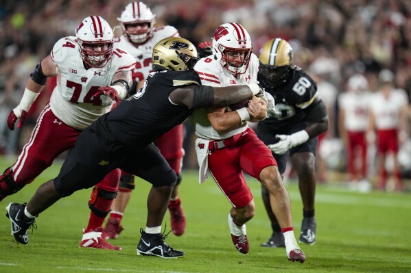 Badgers’ ground game overwhelms Boilermakers in 38-17 victory - KFIZ ...