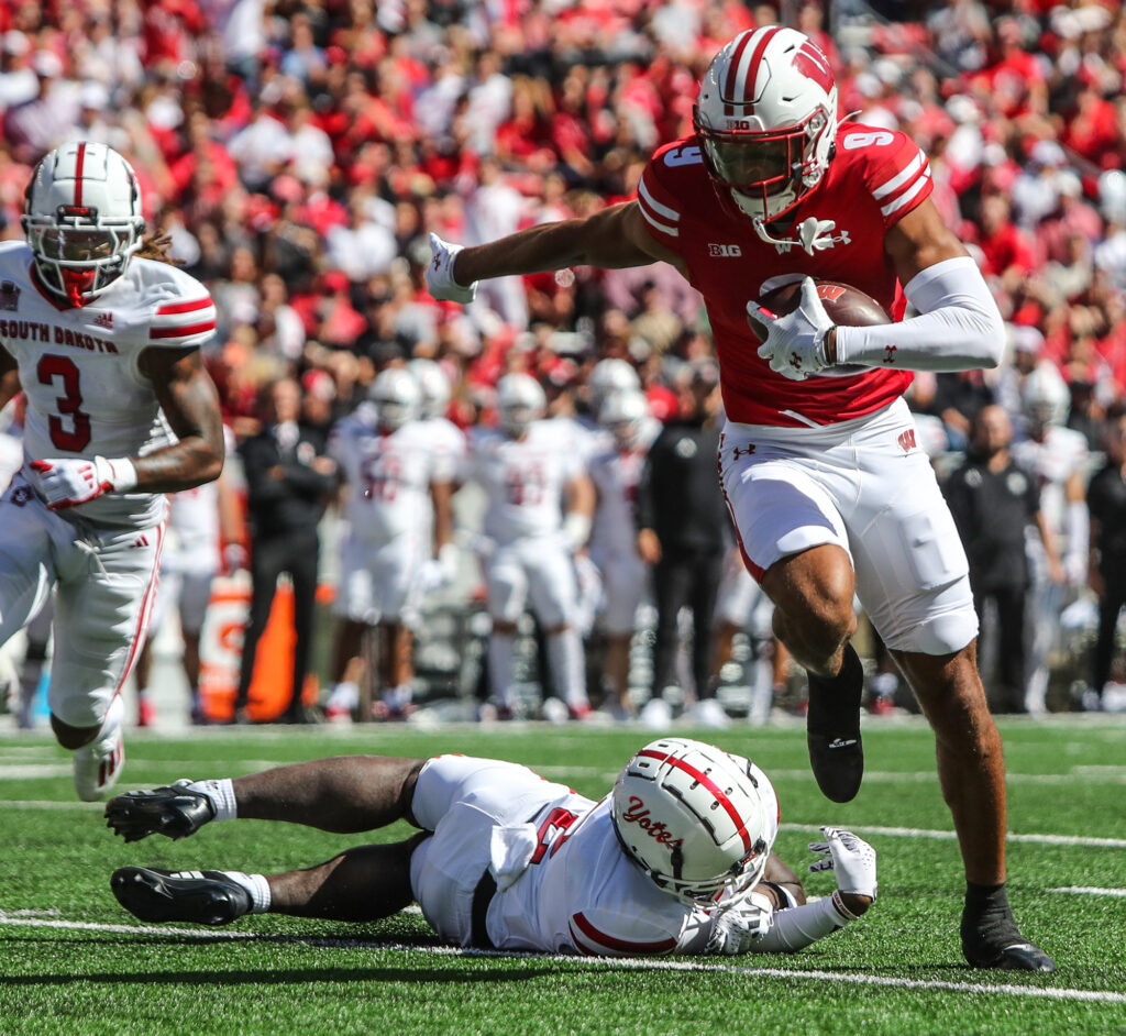 PHOTOS: Wisconsin Badgers Football beat South Dakota 27-13 - KFIZ News ...