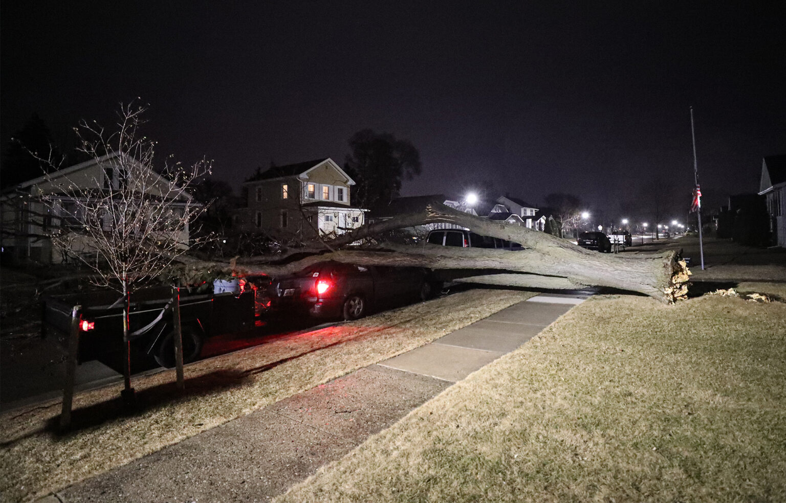 PHOTOS: Strong winds blow down trees, cause power outages in Fond du ...